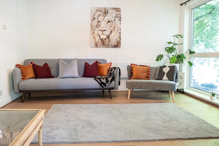 The Prestwich Pad By House Of Josef - Bury