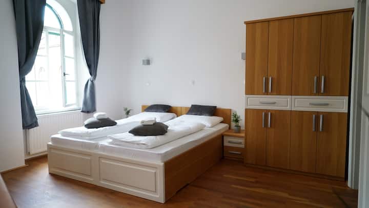 Studio Queen - Cerknica