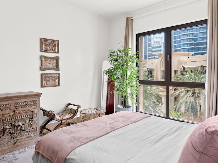 Spacious 2br Steps From Downtown - Dubai