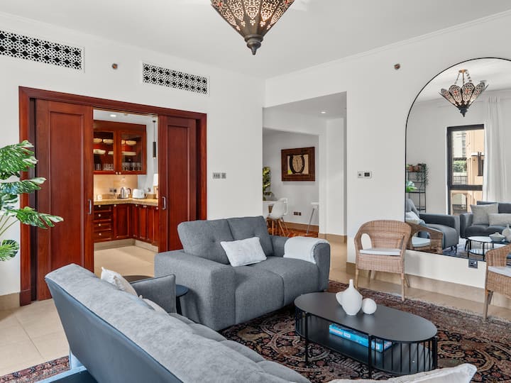 Spacious 2br Steps From Downtown - Dubai