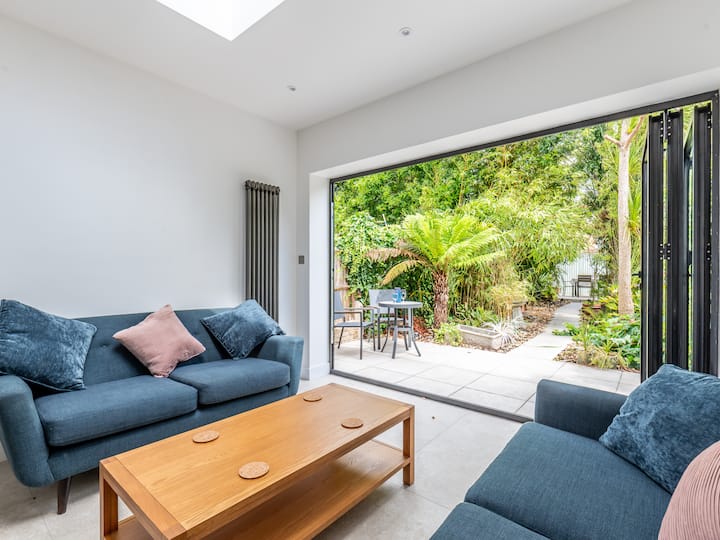 Stunning 4br Kingston Oasis, Free Parking Nr Train - Hounslow