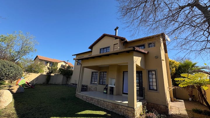 3 Bed House In Fourways, Sandton - Sandton