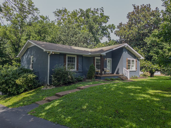 New Sunnyside Neighborhood Monthly Rental! - Columbia, TN