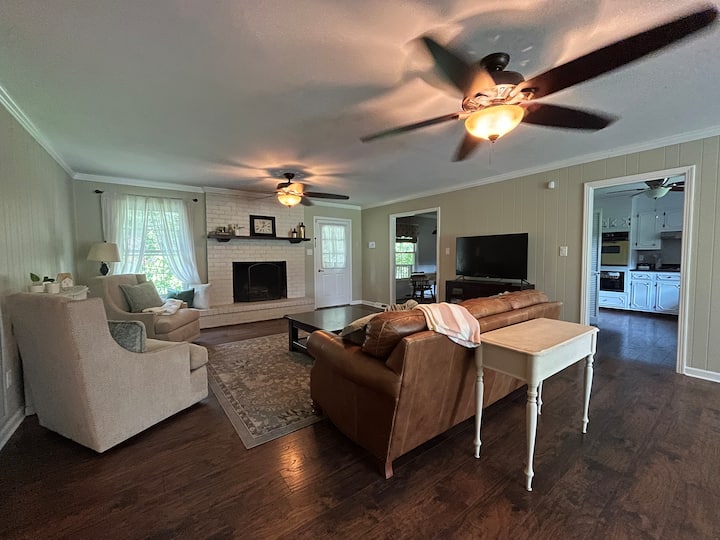 New Sunnyside Neighborhood Monthly Rental! - Columbia, TN