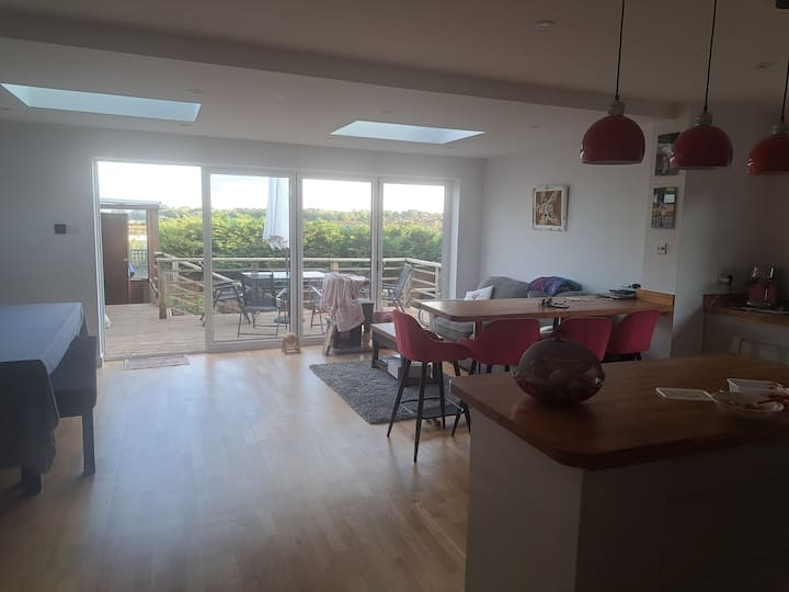 Bright And Spacious. 4 Bedroom Family Home - Brighton & Hove