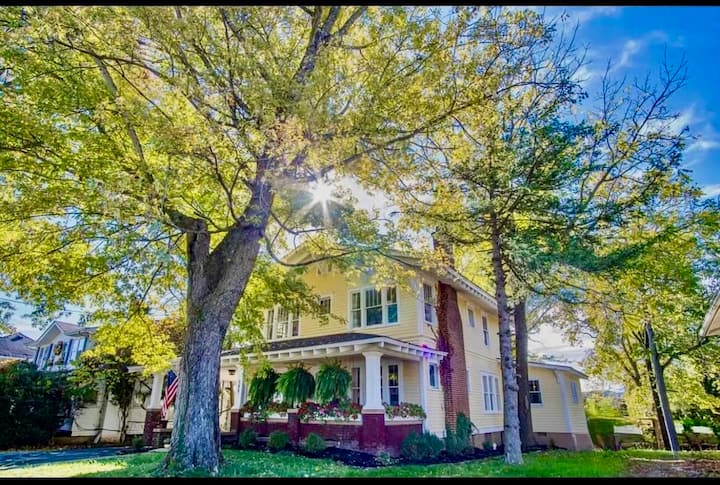 Bed & Breakfast At The Beehive - Berea, KY