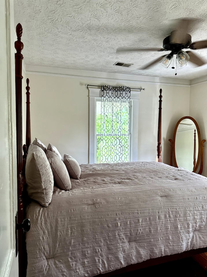 Bed & Breakfast At The Beehive - Berea, KY