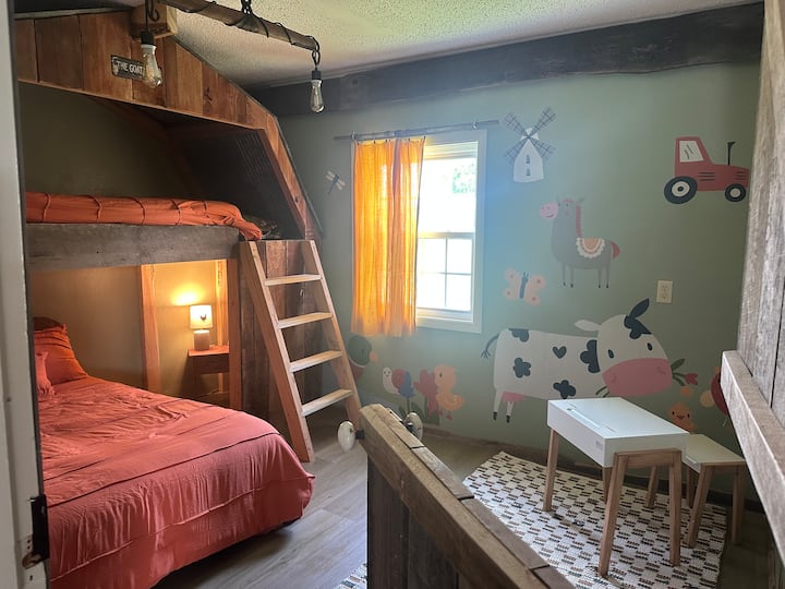 Goat Cottage At Donkeytown - Bedford, IN