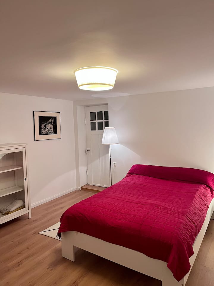 Apartment Im Souterrain In Stuttgart - Stuttgart