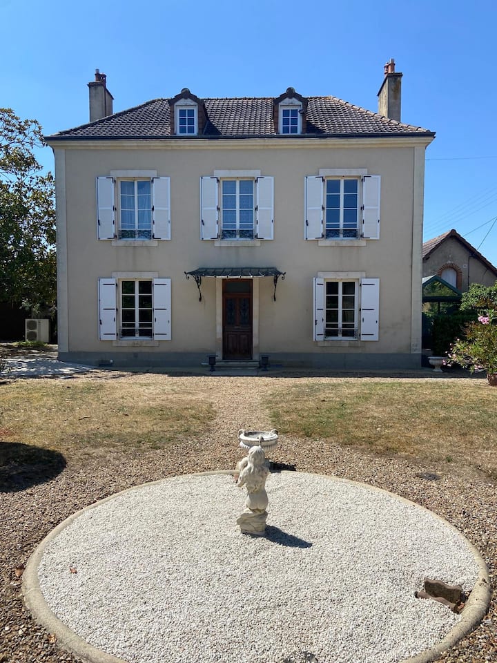 - La Maison Des Iris - - Sarthe