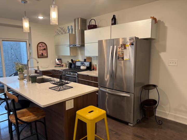 Huge 2 Br Apt 1500sf W Patio & Spa-bath - Philadelphia