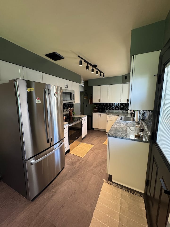 The Garden House | Renovated 2br | Walk To Llws - Williamsport, PA