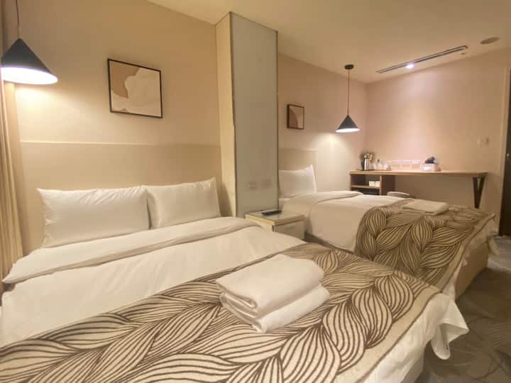 Healing Three-person Cabin | Comfortable Wood 323 - Taipei Railway Station