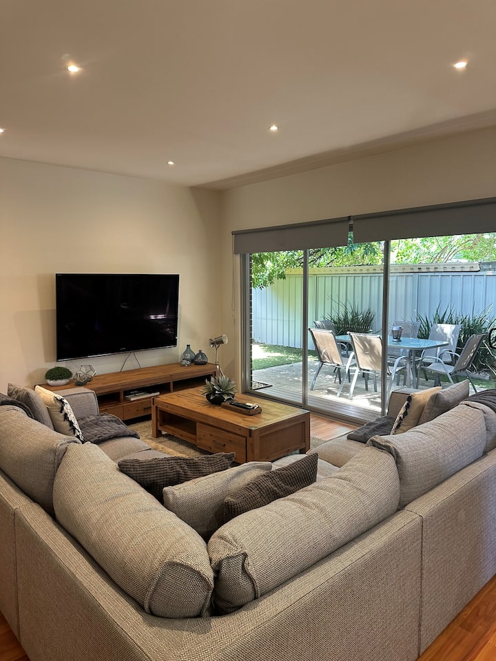 Delightful 3br Central Townhouse - Shepparton