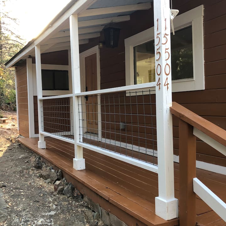 Middletown Woodland Cabin - Twin Pine Casino & Hotel