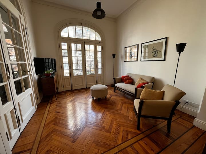 Apartamento Premium Estilo Francés - San Martin, Argentina