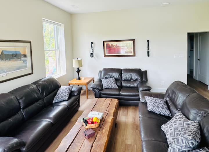 Burk’s Fall’s View Legacy Suite/5br4.5ba - Ontario 60
