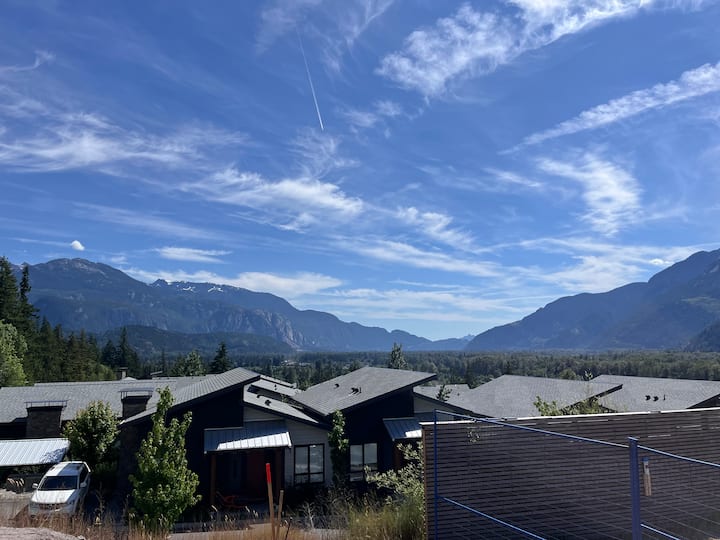Bright Modern 2-bed Suite - Squamish