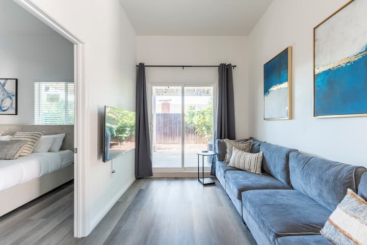 Elegant Retreat Modern Comforts, Prime Location - ウィッティア, CA