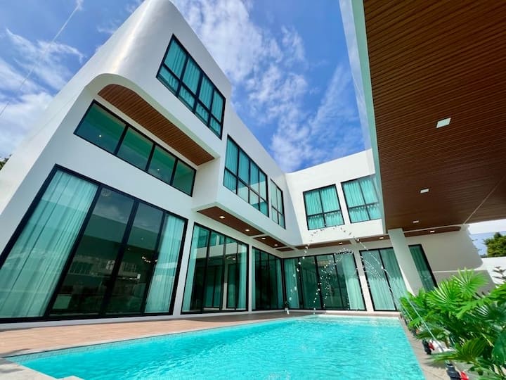 Atop Airport Pool Villa - Chiang Mai