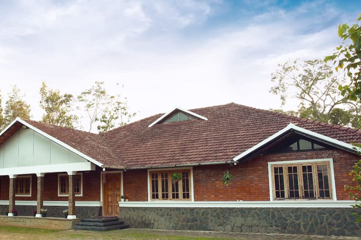 The 12 Luxury Stay. Thekkady - Thekkady