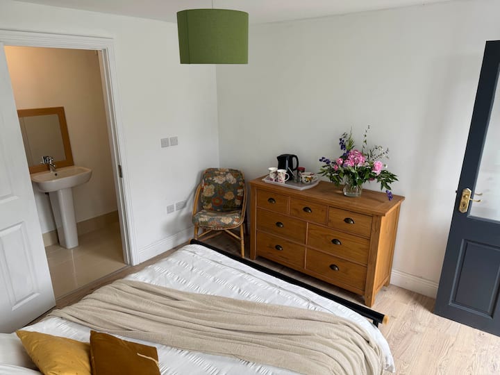 Garden Ensuite Room | Sauna, Studio & Retreat Feel - Blessington