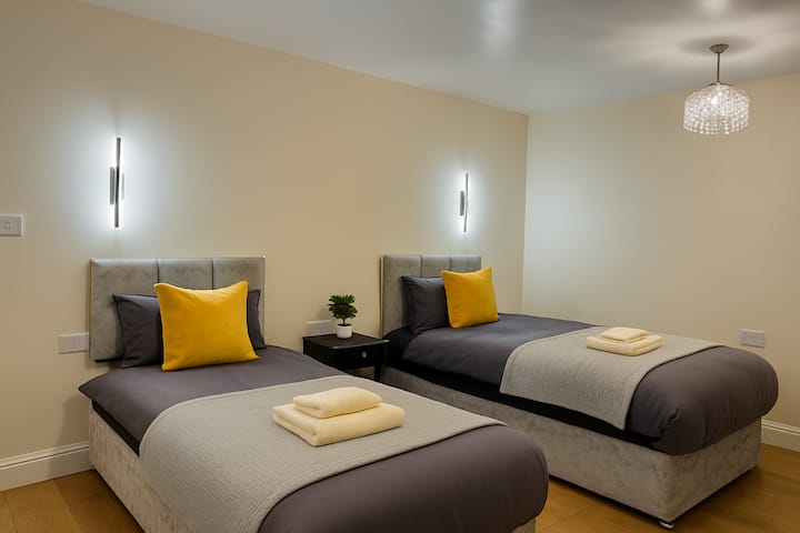 Contractors & Families|near Heathrow|free Parking - Hounslow