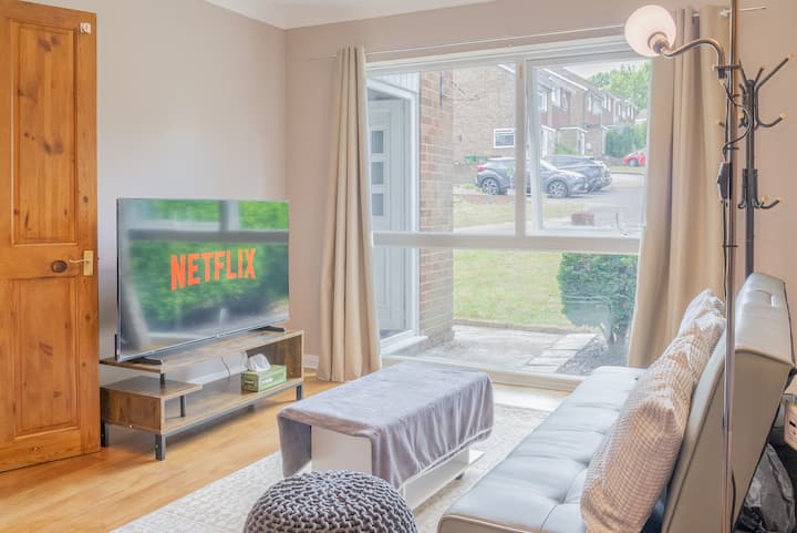 4-bed Contractor House | Parking | Guildford - 길퍼드