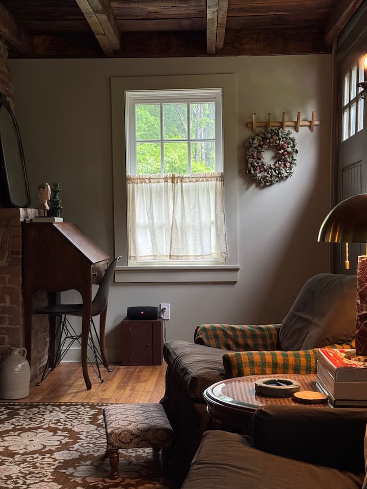 Historic 2 Bed Nestled In Nature - Litchfield, CT