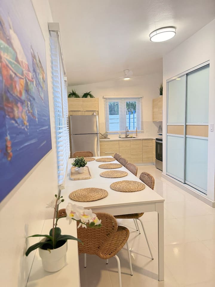 Versatile Oasis -2br/1ba Walk To Beach/restaurants - San Juan, Puerto Rico