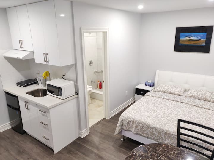 East Downtown Toronto Studio Unit - Toronto