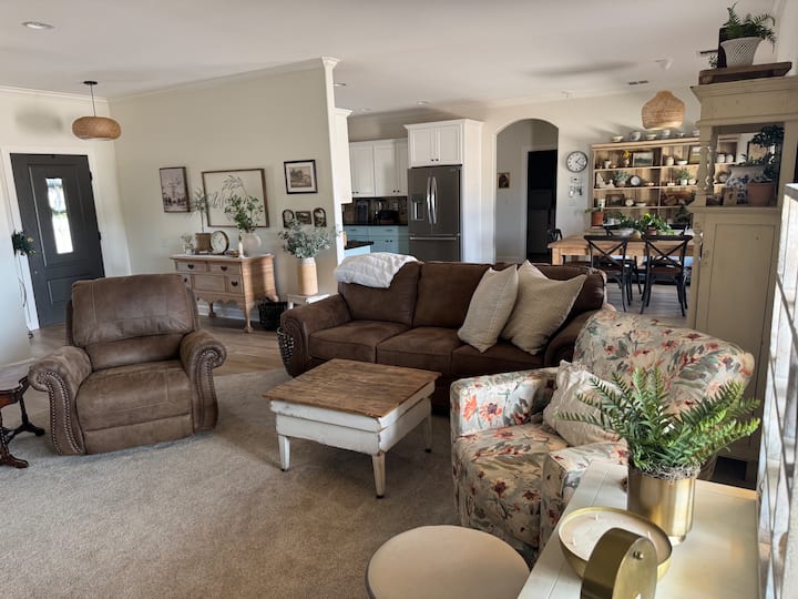 Cozy Cottage Family Home - Safford, AZ