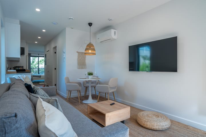 Brand New Apt In One Of The Best Areas Of Montreal - Montreal