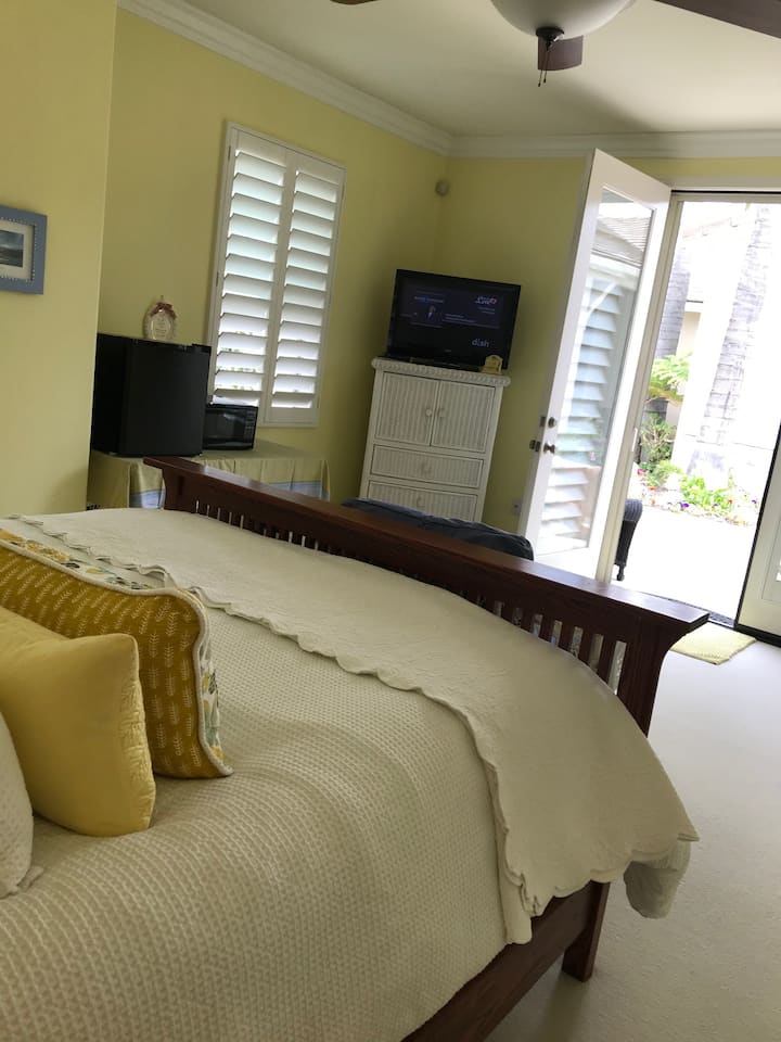 The Private Yellow Mini Suite - Temecula, CA