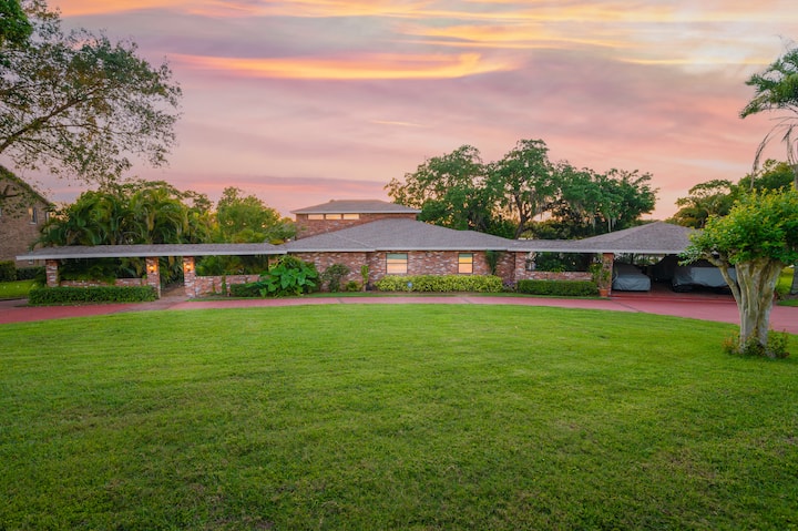 Lakefront Legoland Estate | 5br Pool Home - Winter Haven, FL