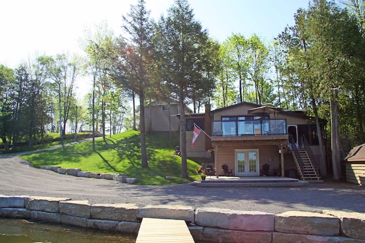 Waterfront With Sunsets - Peterborough, ON, Canadà