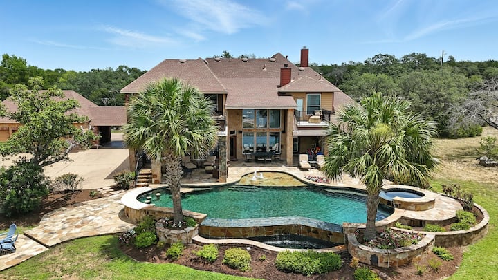 Luxury Retreat- Lake View ,Spa, Pool,-sleeps 17+ - Lago Vista, TX