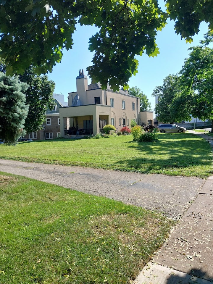 House On The Hill - Hamilton