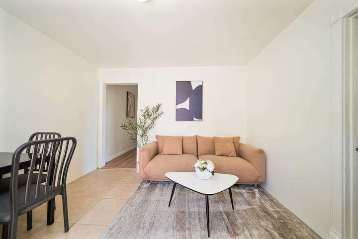 2b1b Private Guesthouse Near Fw10&605 - West Covina, CA