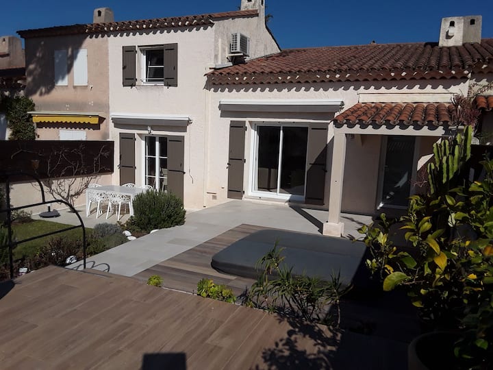 Maison Jardin Fermé Et Jacuzzi. - Saint-Tropez