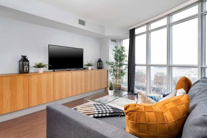 City Lights Staycation | Skyline Views W/ Parking - 토론토