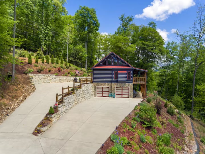 Cozy Escape: Hot Tub + Game Rm - Black Mountain, NC