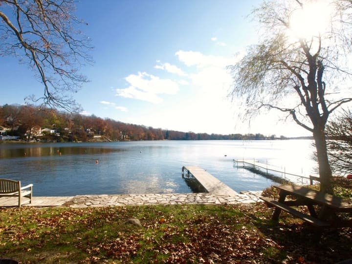 Lovely, Peaceful Lakefront Home. - East Hampton, CT