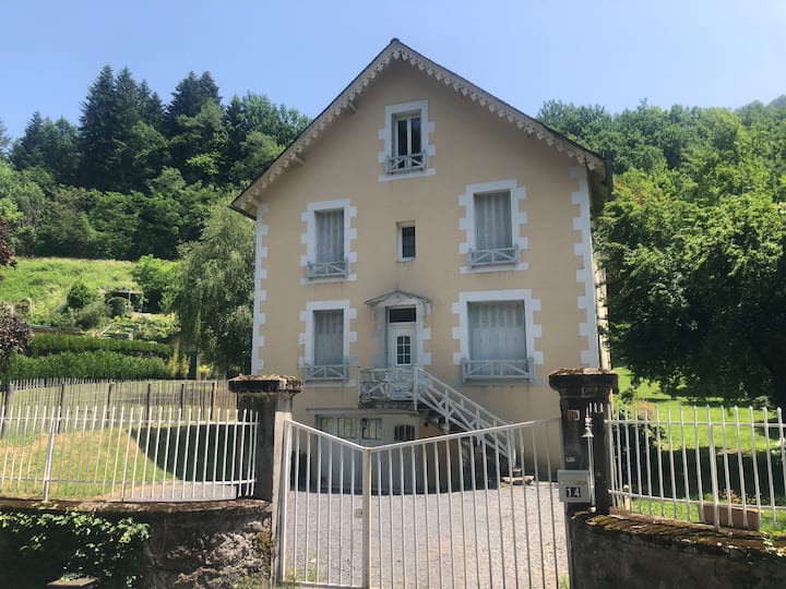 Grande Maison Familiale De Charme Vic-sur-cère 9ch - Vic-sur-Cère