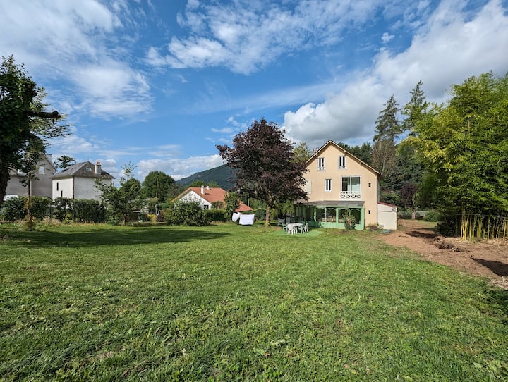Grande Maison Familiale De Charme Vic-sur-cère 9ch - Auvergne