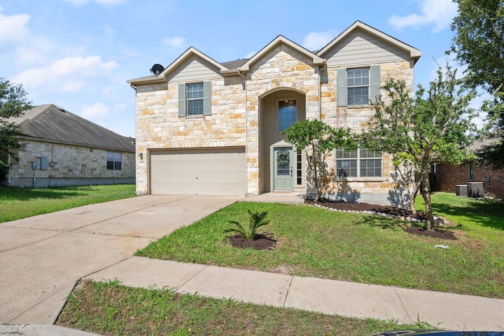 Charming 2 Story House - Kyle, TX