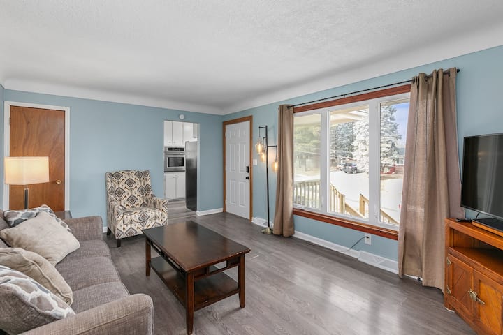 Home Away From Home - Boston Ave - Des Moines, IA