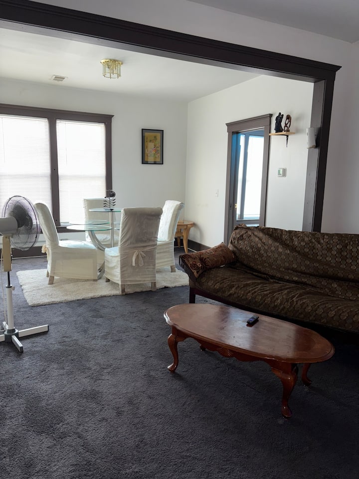 Urban 2br Near Theater & Cafes - Southfield, MI