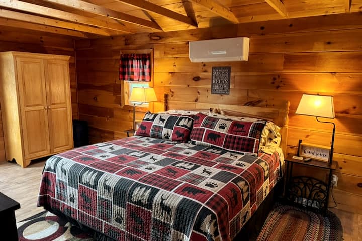 The Cabin On The Hill - Maine