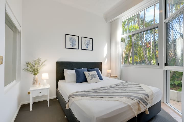Central Broadbeach Oasis With Stunning Resort Pool - Surfers Paradise